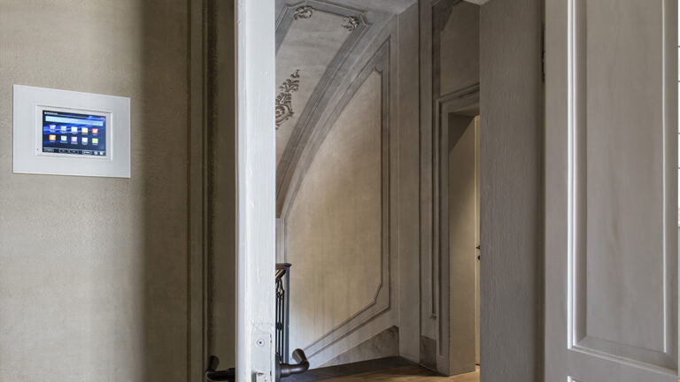 DOMINA Smart home automation in an elegant classic villa